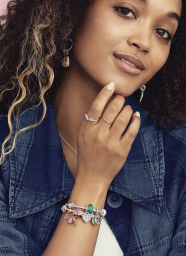 PANDORA smycken hos Hallbergs Guld