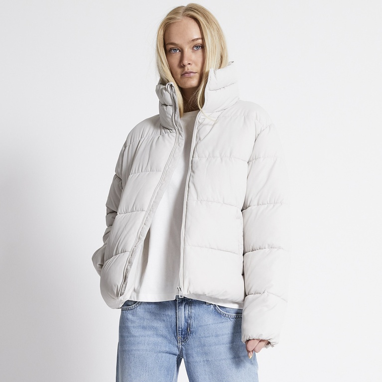 Ulkoiluvaatteet naiset- pitkät takit, toppatakit, tekoturkistakit