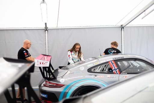 L.Brador - Isabell Rustad breaks boundaries